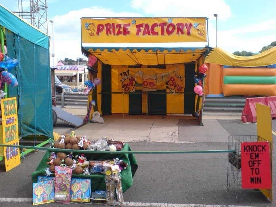 Coconut Shy Game For Hire - Richardsons Amusements