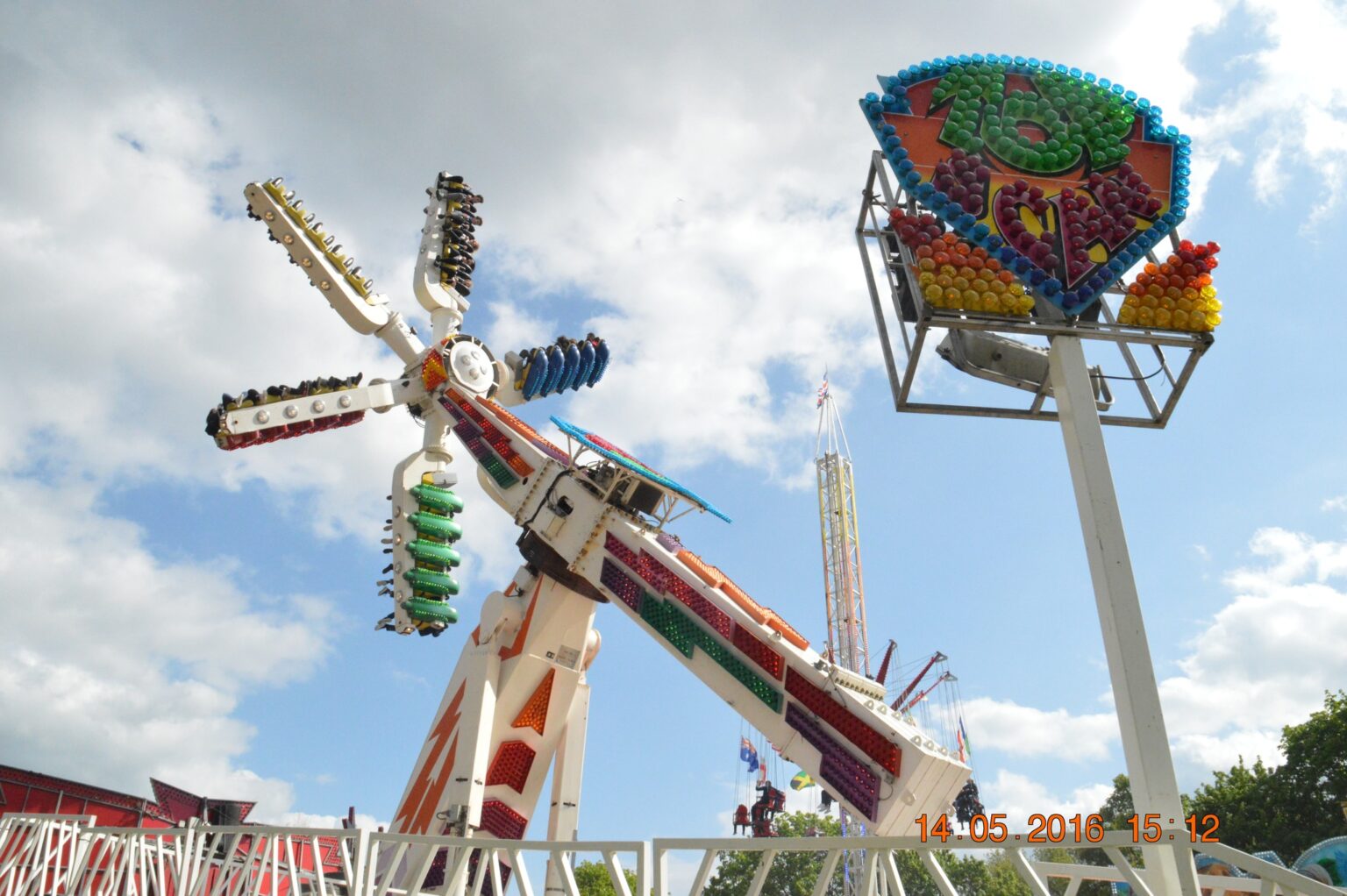 Top Buzz Ride for Hire - Richardsons Amusements