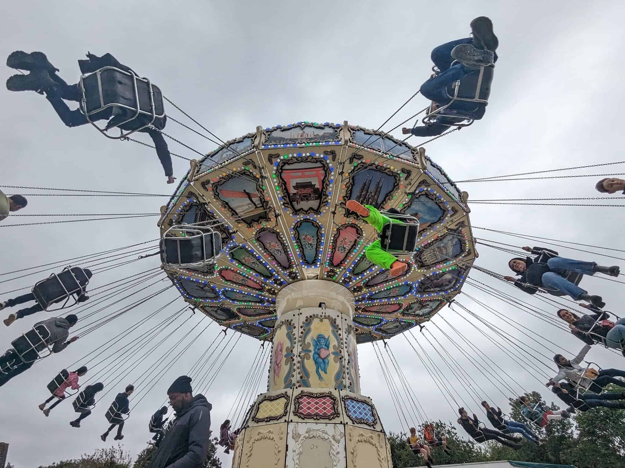 Waveswinger Ride for Hire - Richardsons Amusements